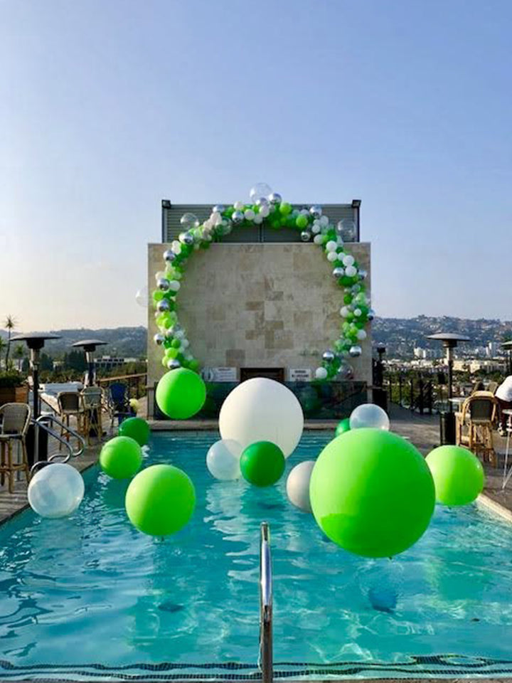 Balloons on the pool – Balloon Celebrations Inc